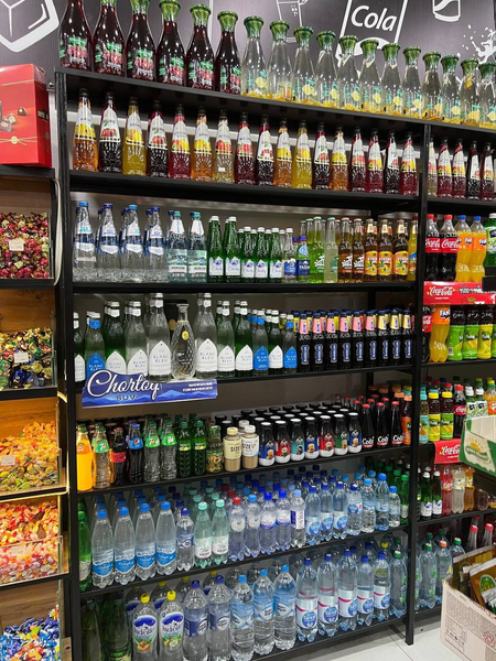 Savdo doʻkonlari uchun sifatli va koʻrkam stelej va polkalar