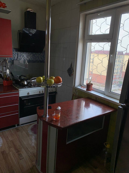 Sergelida 5 xonali kvartira sotiladi