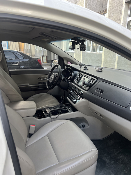 Kia Carnival Трансфер из/в Аэропорт. Поездки по Узбекстану и горы