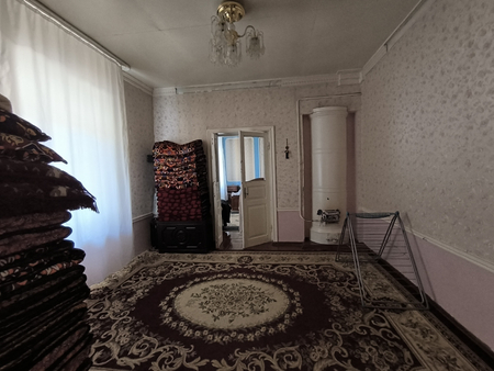 Продается дом в центре Янгиюля.