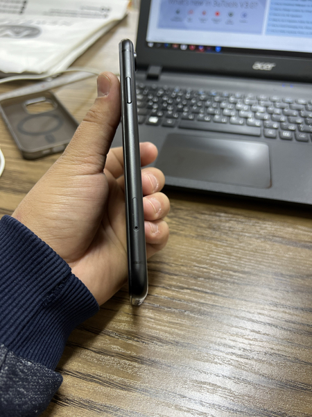 iPhone XR 128 LL/A space black
