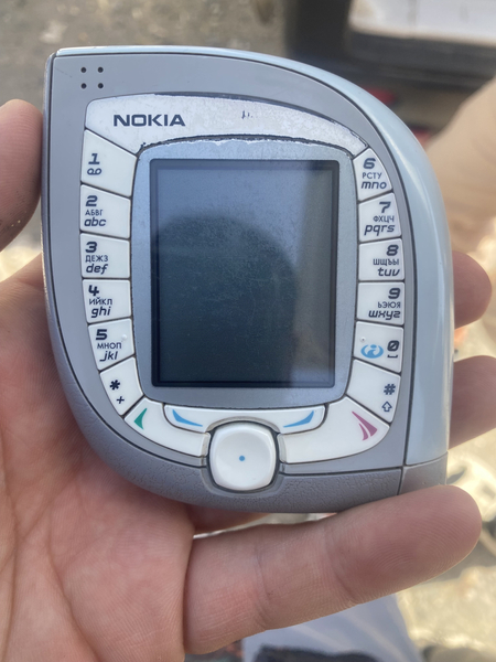 Нокия сотилади 7600
