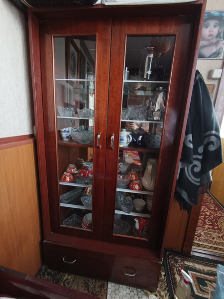 Продам трюмо и шкаф