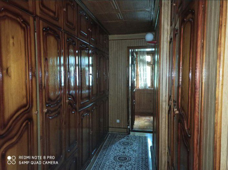 Kosmonavtlar metrosi SUM oldida 3/3/4 87m²li shinam va keng kvartira