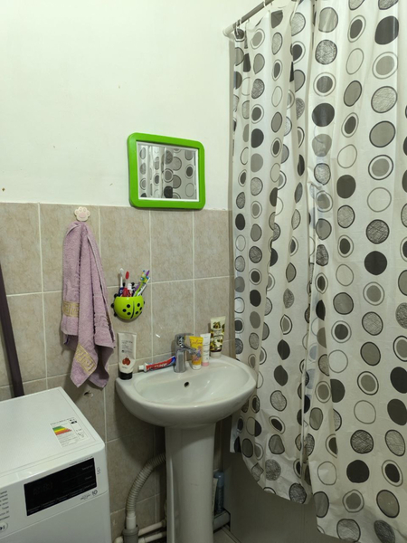 3 xonali kvartira sotiladi