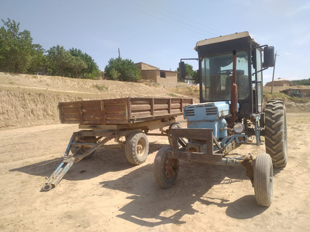 Traktor 28 tilichka pilikgi blan