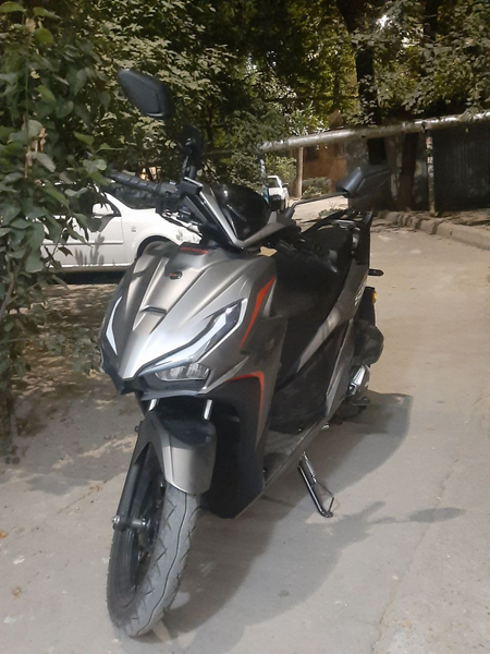 Motoskuter yangi kam yurgan