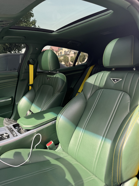 KIA STINGER сотилади 30000 км юрган тоза , салонга 10000 тикилган