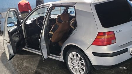 Срочно продаётся автомобиль Volkswagen Golf