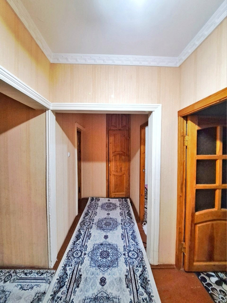Срочно! 3 xona 4 xona qilingan kvartira sotiladi Navoiyda