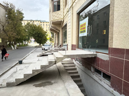 Янги евро таьмирдаги, майдони 50 м.кв. булган нотурар объект.