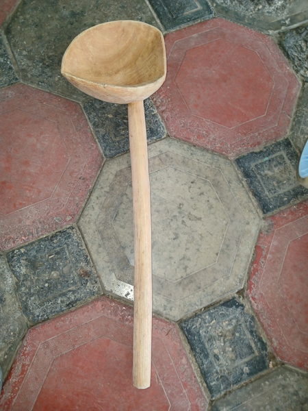 Qadimiy taxtadan yasalgan chomich