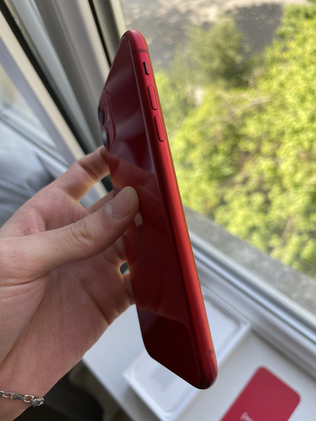 Продаю свой Iphone 11 256 (red product)