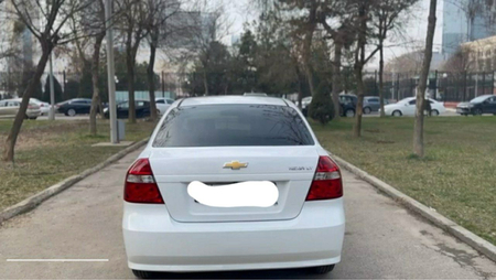 Nexia 3 2 pozitsiya oq rang sotiladi 92 benzinda