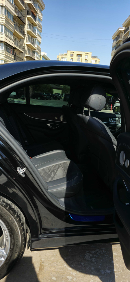 Mercedes Benz E200