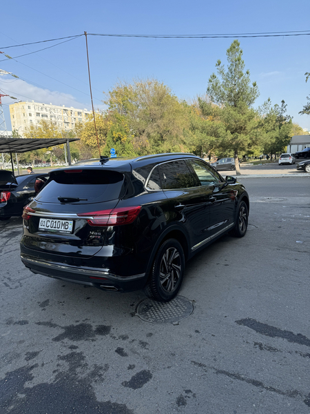Hongqi Hs5 full. Tozza