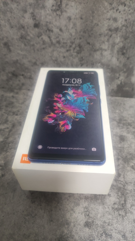 Продам флагман Mi 8se 4/64gb
