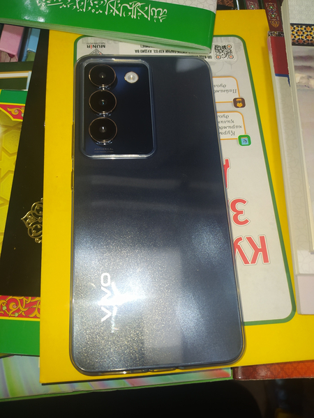 Vivo Y100 modeli