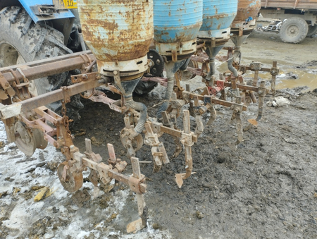 Kultivatir 70+80 qatorlarga moslangan