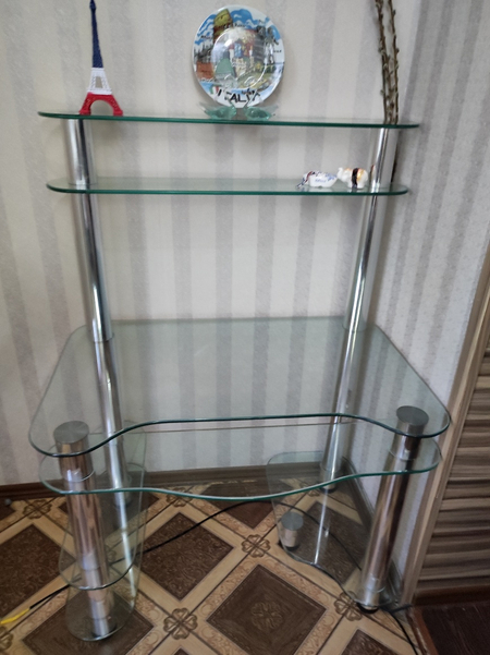 Продаю стол стеклянный