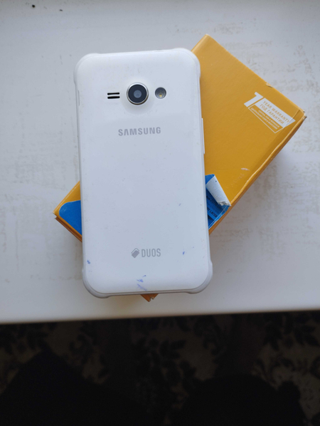 Samsung J1 ace телефон
