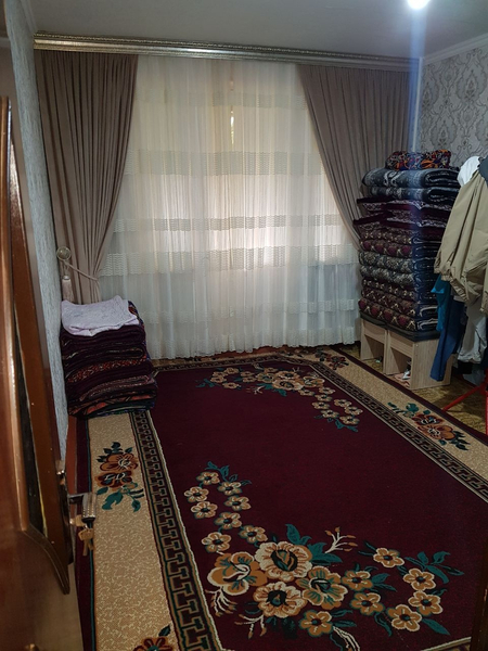 Srochna Frunzeda 2 xonali 4-etaj uy sotiladi.