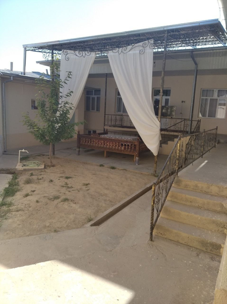 Uchastka hovli 3 sotix 5 xona 3 ta podvol navesli shinam hovli ipoteka