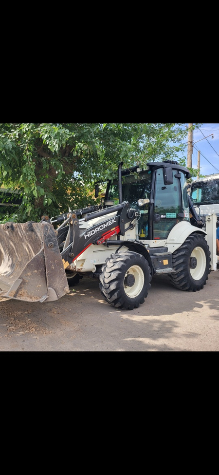 Hidromek pogruzchik.