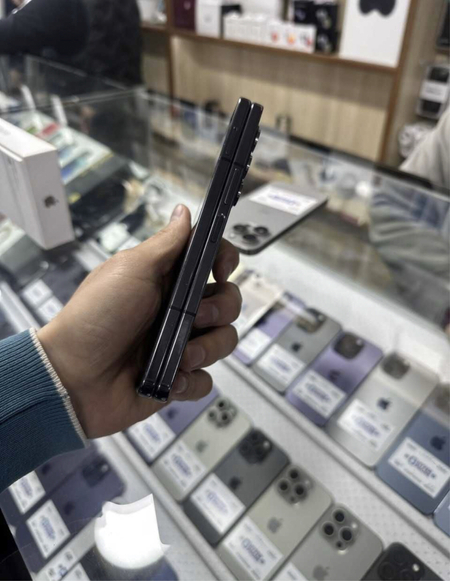 Galaxy Z Fold5 в идеальном состояние