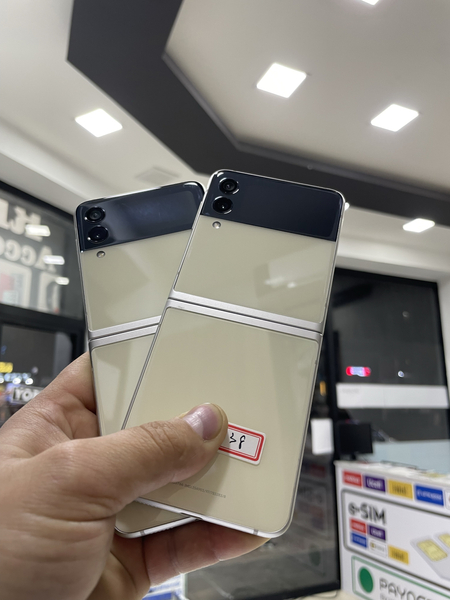 Samsung galaxy Z flip3