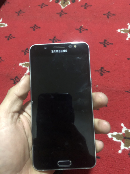 Samsung Galaxy j52016 sotiladi narxi 300 ming kelishamiz