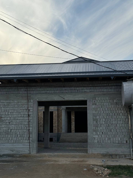 Yangi qurilgan hovli sotiladi 5.5 sotuq
