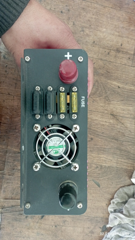 Invertor 24 volt <  220 qiladigan