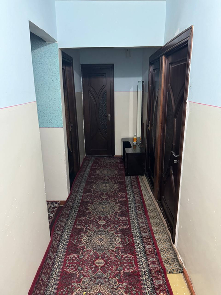 3 xonalik uy sotiladi 3 etaj shahar markazi over orqasida