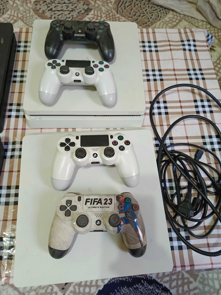 Playstation 3 va 4