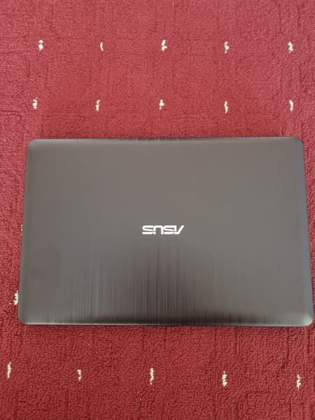 Notebook ASUS sotiladi.