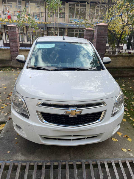 Chevrolet Cobalt 2024 белого цвета