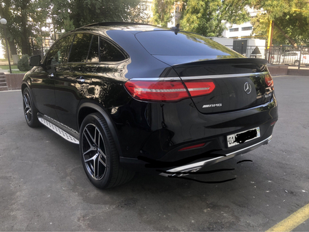 Мерседес GLE.