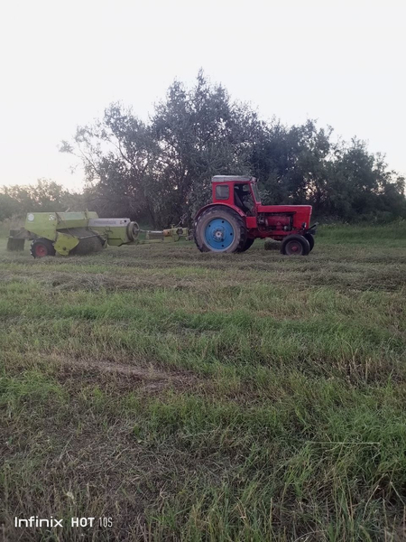 Traktor va presspadbor sotiladi