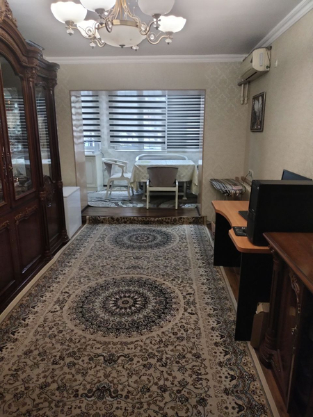 Буюк Ипак Йули Продаётся квартира. 3/1/5. 75м². Кирпич. Ор-р Метро.