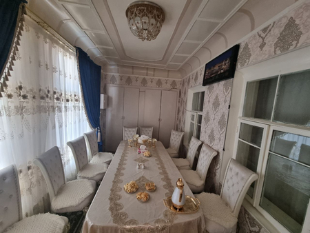 Olmazor tumani qoraqamish 2/3 kochasida 3+1 sotix srochno sotiladi