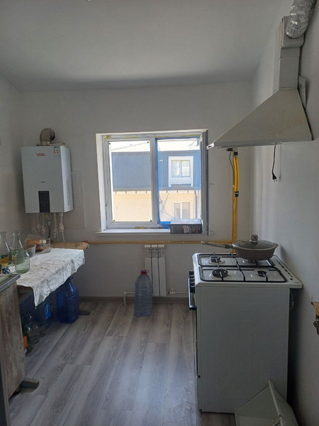 Kvartira sotiladi 2 xona Solnichniyda