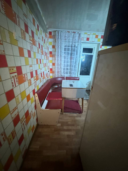 .Чиланзар 4квартал парк и метро Улугбек 1комнатная 3этаж 33м2 балкон1,