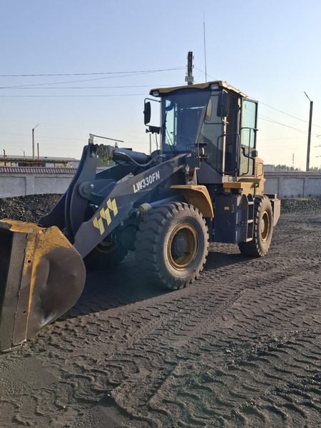 Срочно сотилади Погрузчик 2,1 кублик XCMG