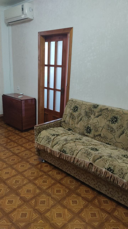 Сдаётся в аренду.  Ялангач массив.  2 - х комнатная, 4 этаж. 350 у.е.