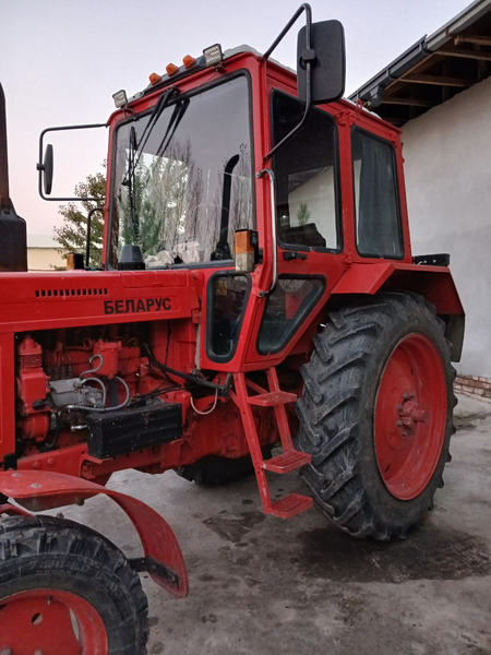 Traktor sotiladi