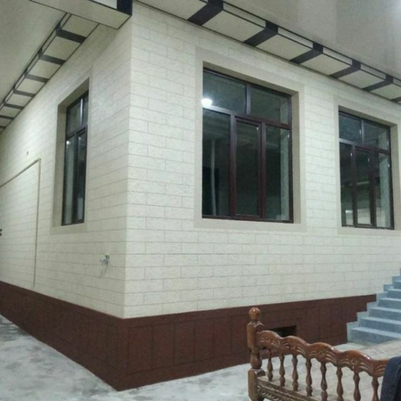 Fasad ishlari Travertin penoplastni montaj.