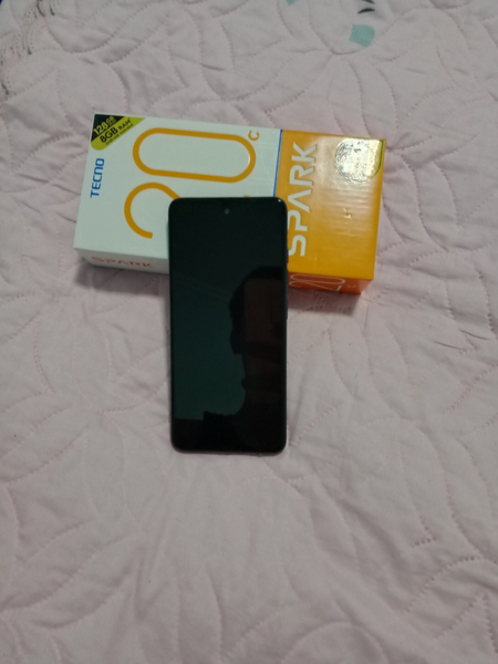 Tecno Spark 20C 4+4/ 128  holati yangi 1 oy ishlatilgan