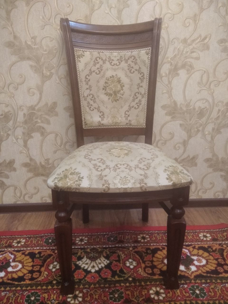 Срочно продам стол и стулья