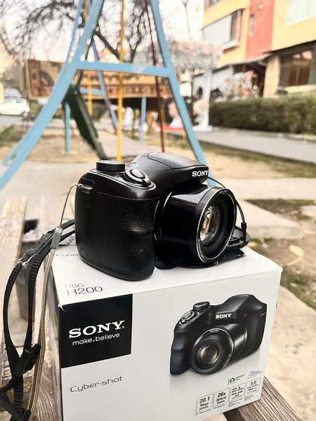 Sony cyber-shot dsc h200